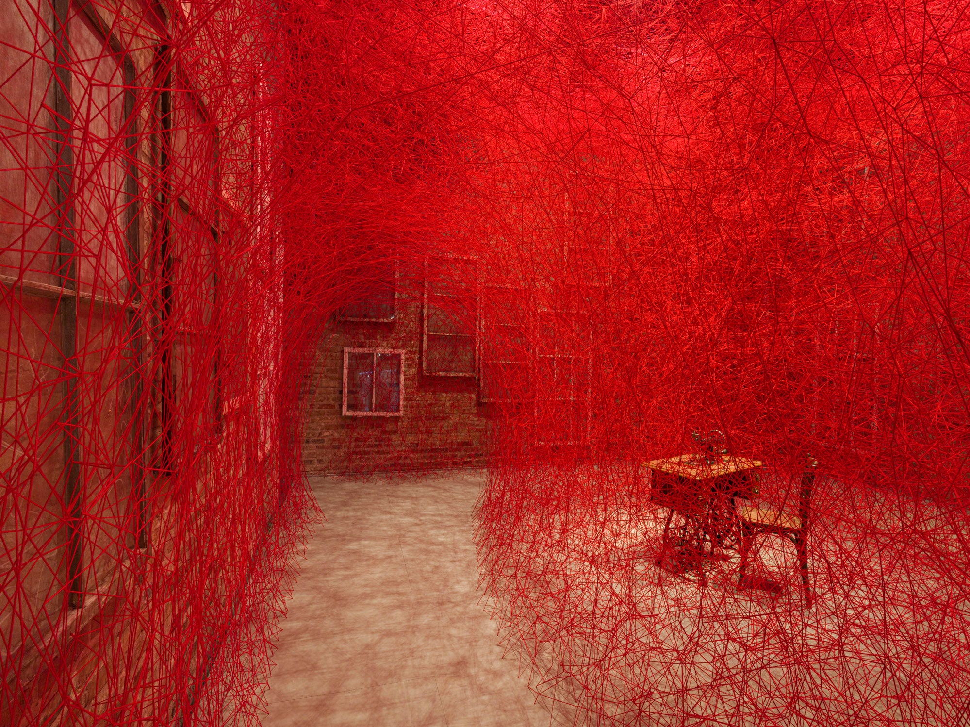CHIHARU SHIOTA | THE WALL BEHIND THE WINDOWS – KÖNIG GALERIE