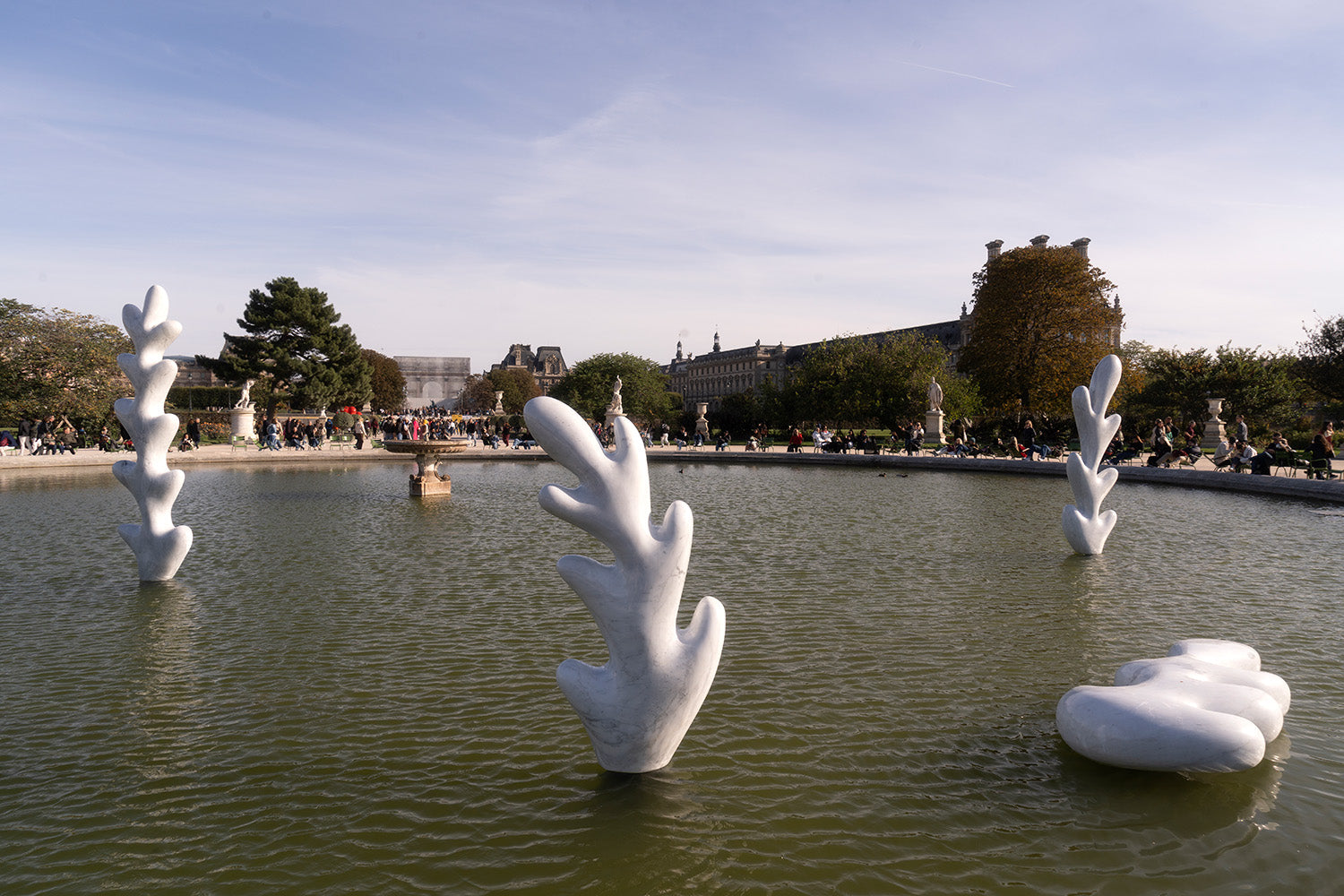 CLAUDIA COMTE | FIVE MARBLE LEAVES – KÖNIG GALERIE