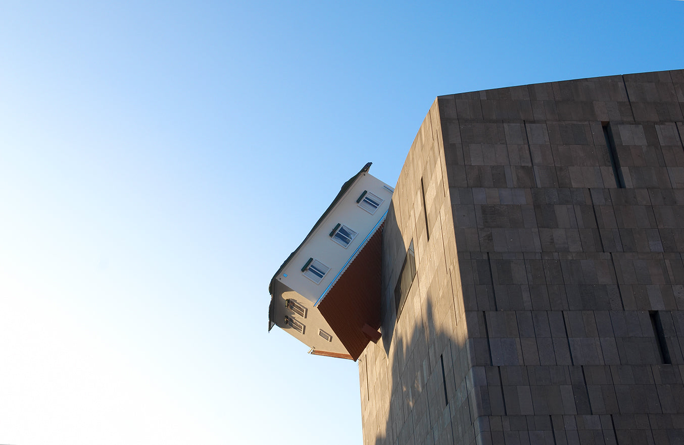 ERWIN WURM | HOUSE ATTACK – KÖNIG GALERIE